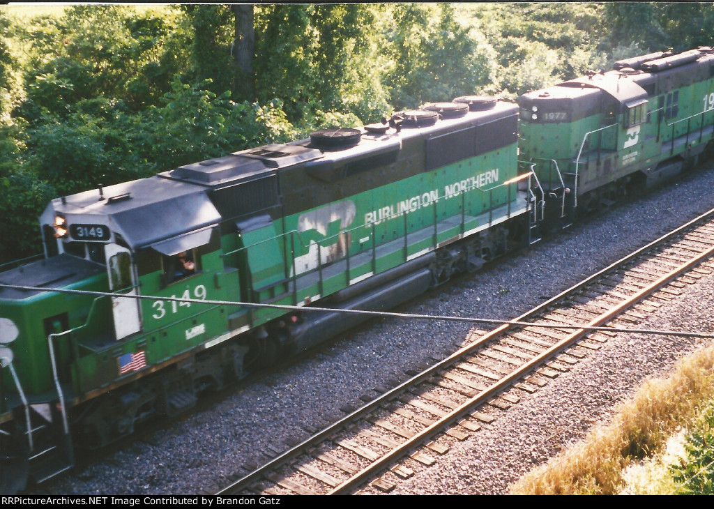 BN 3149 and 1977 eastbound on the siding near Howard Lake, MN on 6-30-1998.